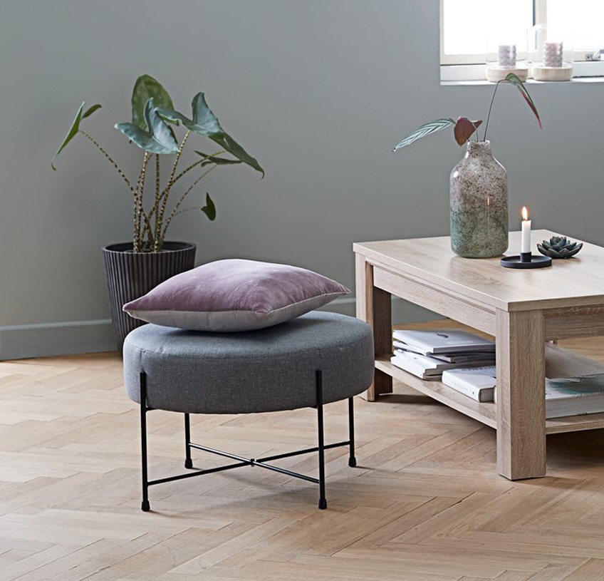 Poiščite ideje, kako lahko dnevno sobo spremenite tudi v sobo za goste ...